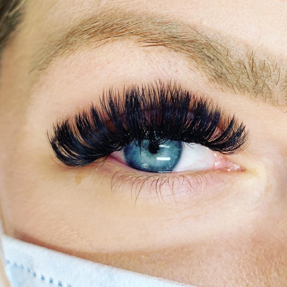 Wimpernverlängerung • Lash Extensions Studio Langenfeld • Loana Beauty